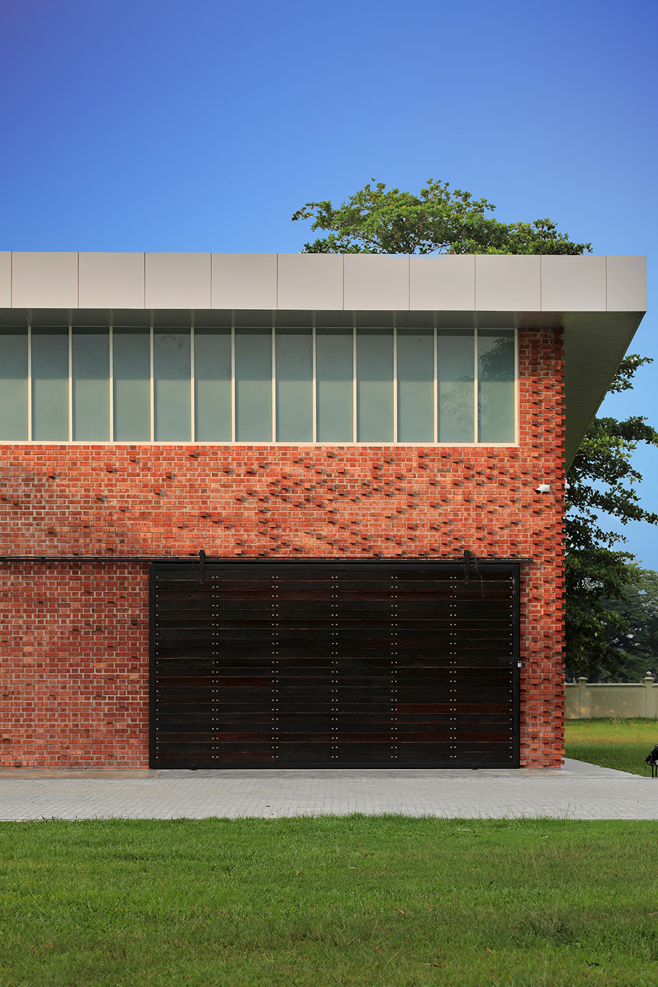 Modern Garages - Kuee Architect(s)